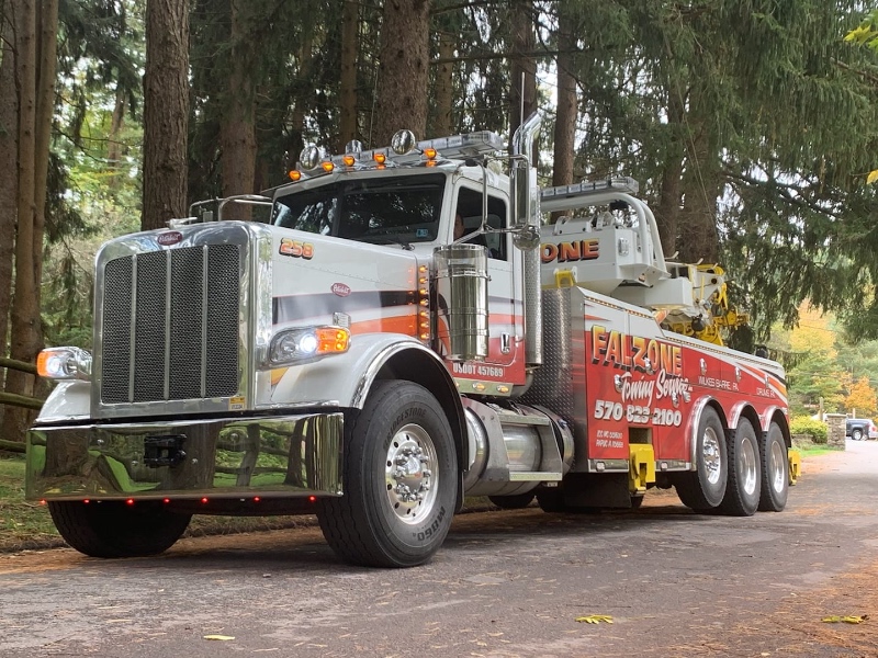 Heavy Lifting Made Easy: Tamaqua Heavy-Duty Vehicle Towing - Falzone Towing